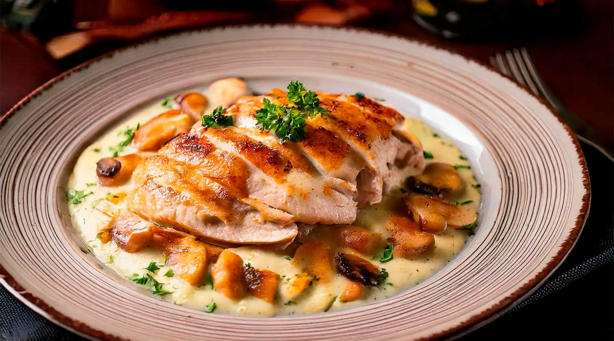 Filete de Pechuga en Salsa de Champiñones y Queso – Pavos del Campo